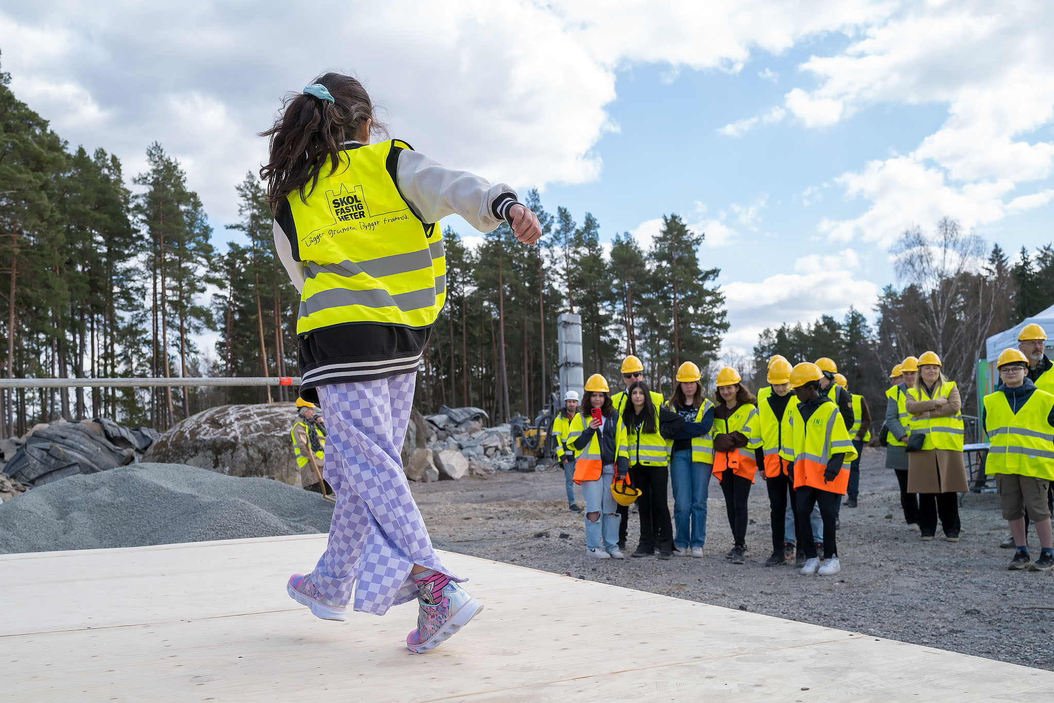 Nu har vi tagit första spadtaget i bygget av nya Gottsundaskolan ...