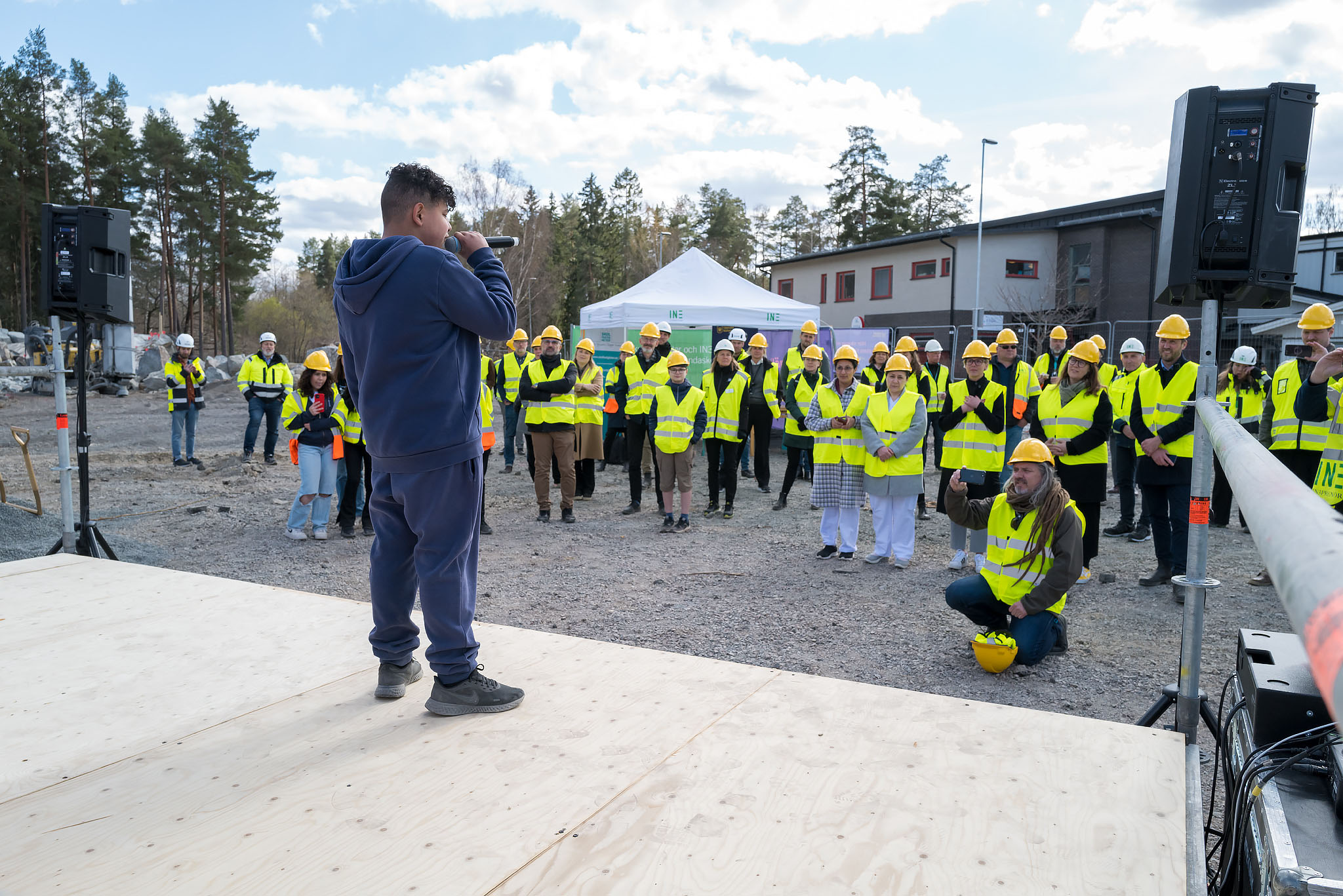 Nu har vi tagit första spadtaget i bygget av nya Gottsundaskolan ...